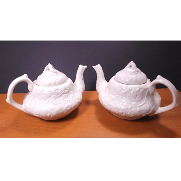 Unknown | Dining | High Relief Berries Tea Pots X2 Pair Cream White W ...